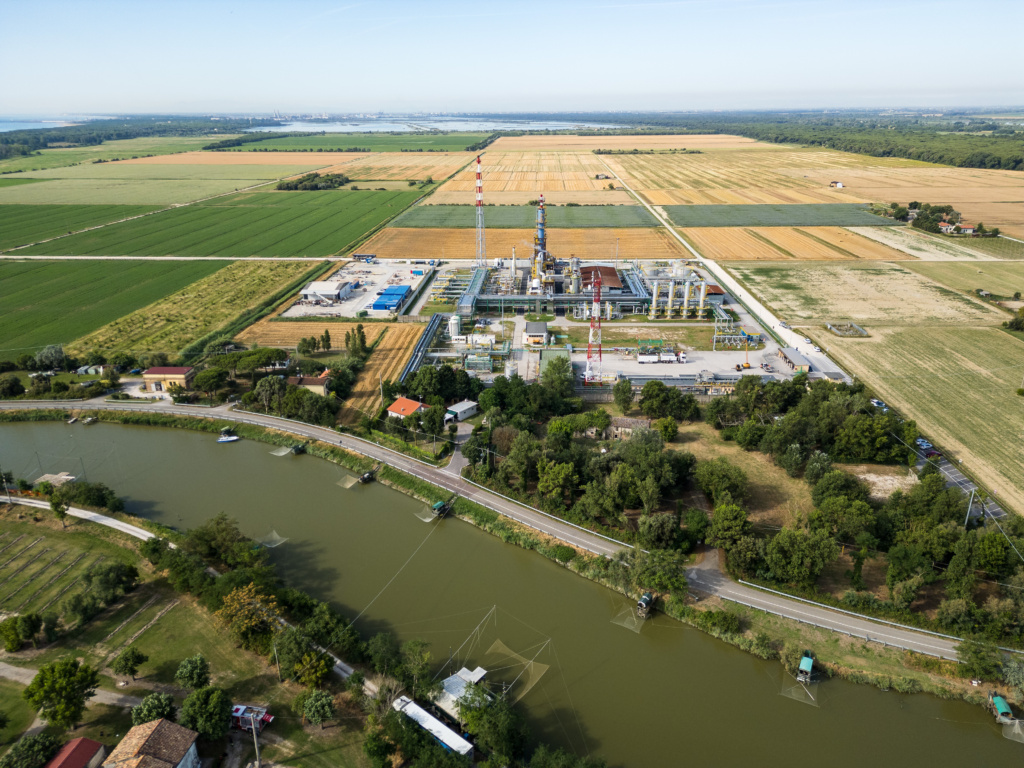 Eni cattura la CO2 e accelera sulla transizione. Gli esempi di Ravenna ...